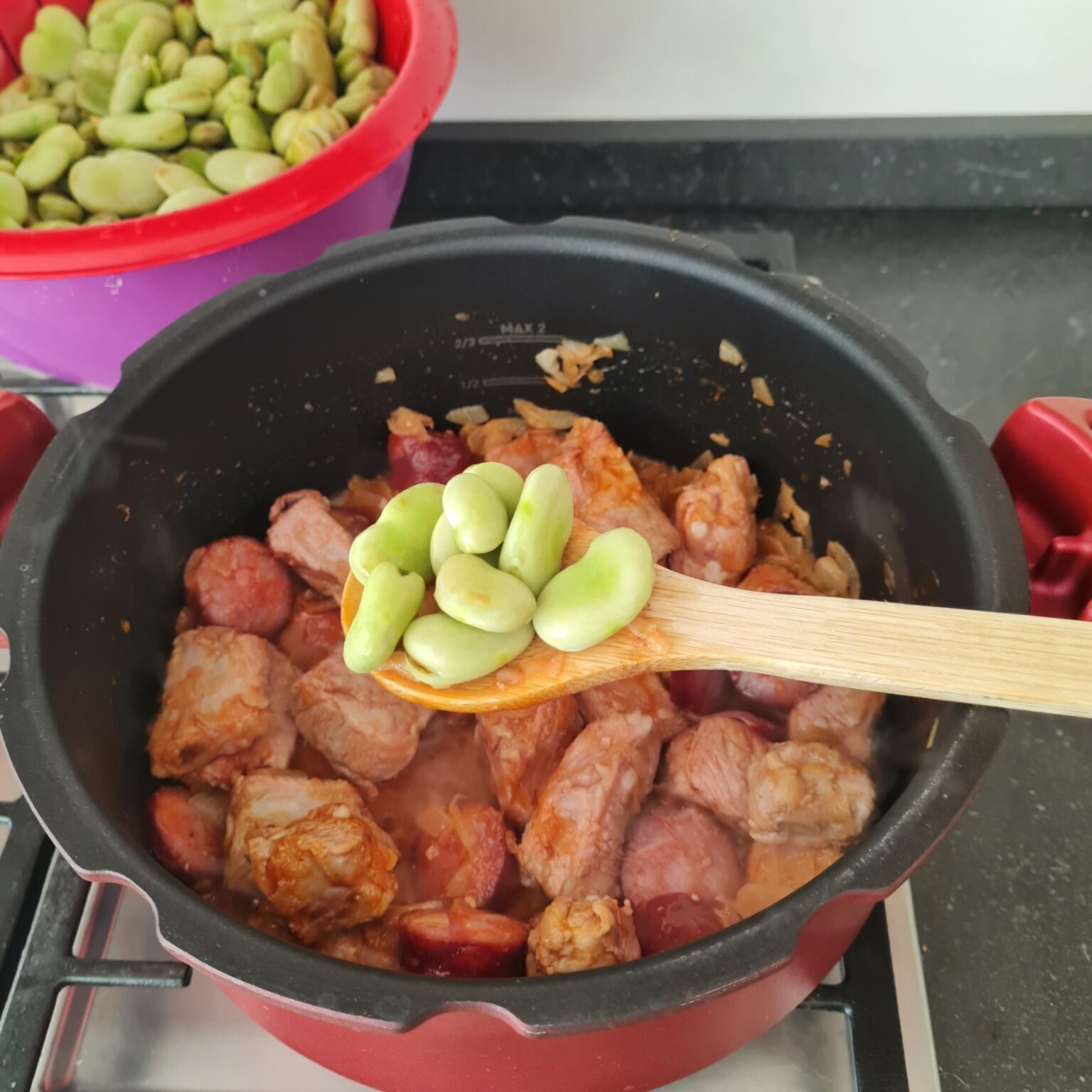 Favas guisadas com entrecosto: uma receita deliciosa tipicamente ...