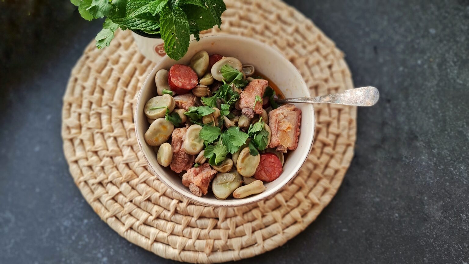 Favas guisadas com entrecosto: uma receita deliciosa tipicamente ...