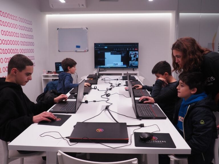 SHARKCODERS: programação para crianças dos 4 aos 17! - Pumpkin.pt